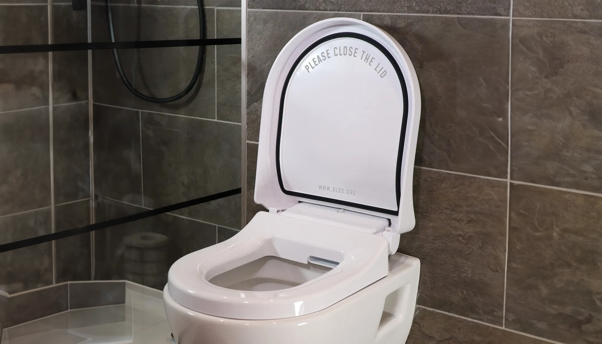 XLOO - Innovate Product Design XLOO - Innovate Product Design